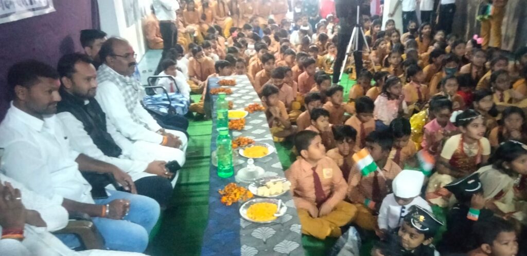 मां तुझे सलाम अरपा पैरी के धार के साथ बारहमासी गीतों ने लोगों का मोहा मन